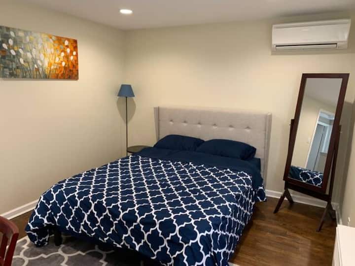 Private Room In A Cozy Clean House W/ Private Bath - Oyster Bay, NY