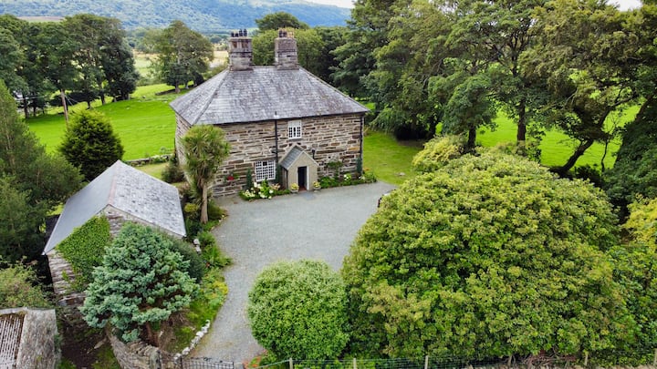 Beautiful 200 Year Old Rectory - Portmeirion
