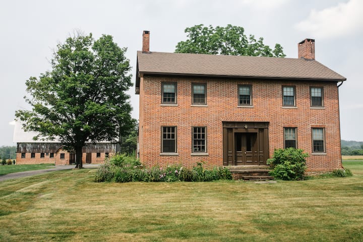 Hudson Valley Mountain View Estate - Hudson, NY