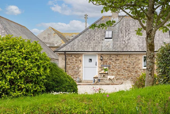 Tranquil Cornish Stone Barn - St Mawes