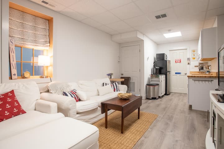 Nantucket “Pine-a-terre” Suite Near Airport & Bus - Nantucket, MA