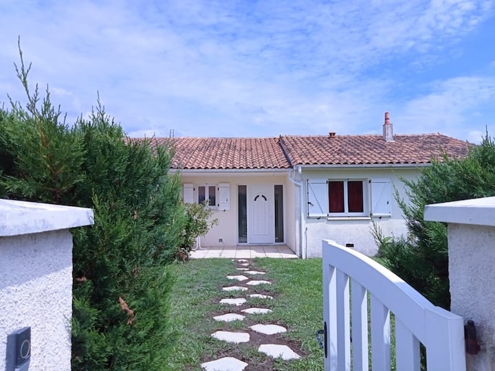 Maison De 90m2 Avec Jardin Et Terrasse En Plein Coeur Du Vignoble Blayais - Blaye