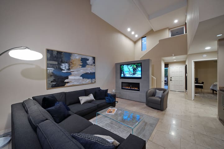Getaway!  Steps From El Paseo Shops And Dining! - Palm Desert, CA