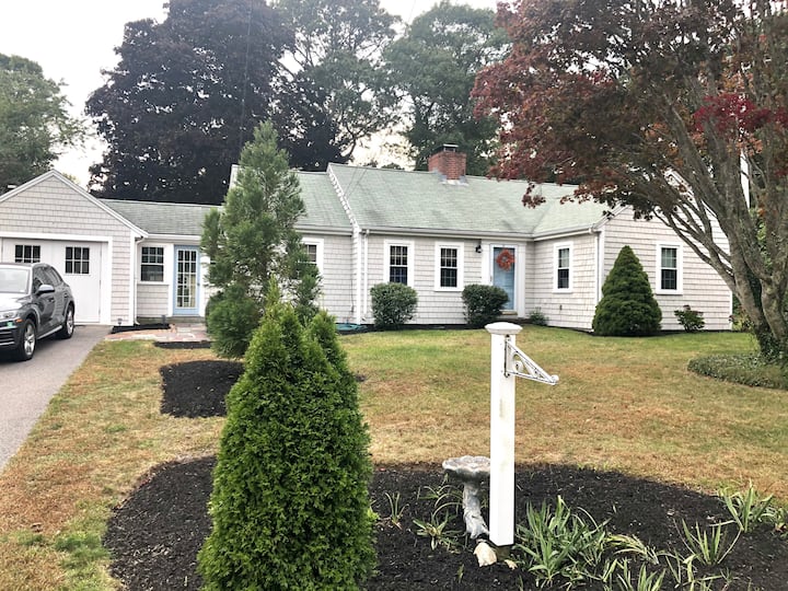Charming Home In Gray Gables! Walk To The Beach! - Wareham, MA