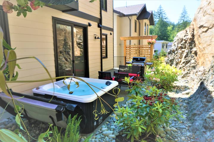 Top 10 Airbnbs With Hot Tub In Nanaimo, Canada - Updated 2024 | Trip101