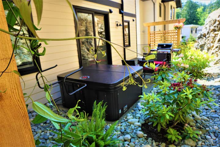 Top 10 Airbnbs With Hot Tub In Nanaimo, Canada - Updated 2024 | Trip101