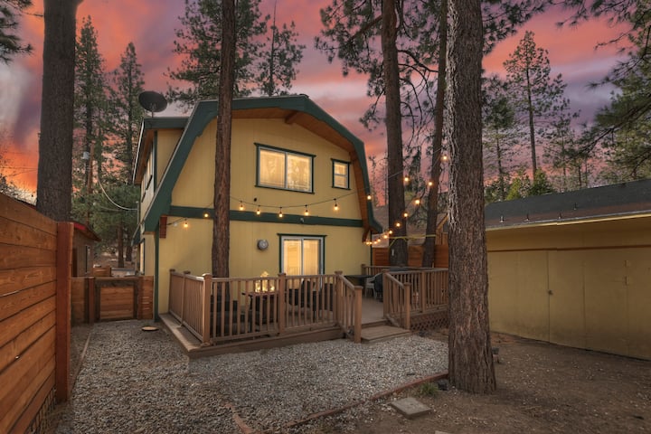 Boho Barn | Dog Friendly+ Fenced Yard +By The Lake - Big Bear Lake, CA