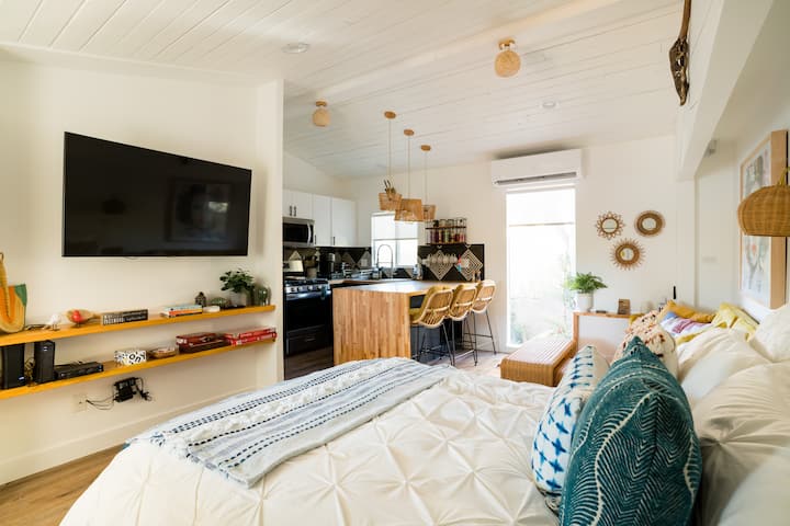 The Yellow Door In Peaceful/private Woodland Hills - Topanga, CA