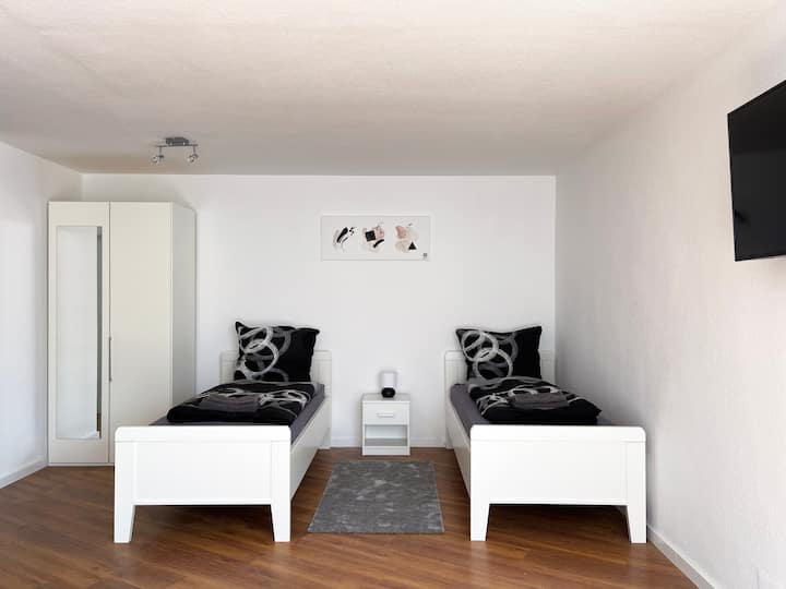 Centrally Located Studios*parking*wi-fi - Osnabrück