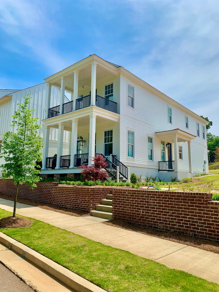 "Live The Lamar Lifestyle" In This Beautiful House - Oxford, MS