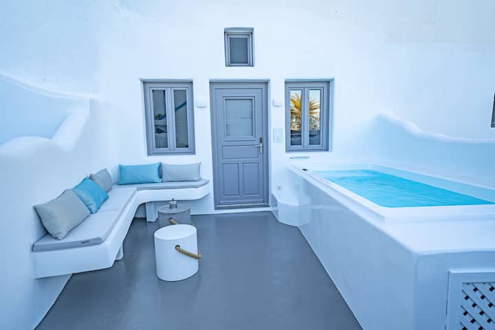 Honeymoon Cave Suite With Private Heated Pool - Santorini