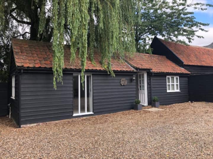 The Six Bells Barn, Preston St Mary, Suffolk. - Lavenham