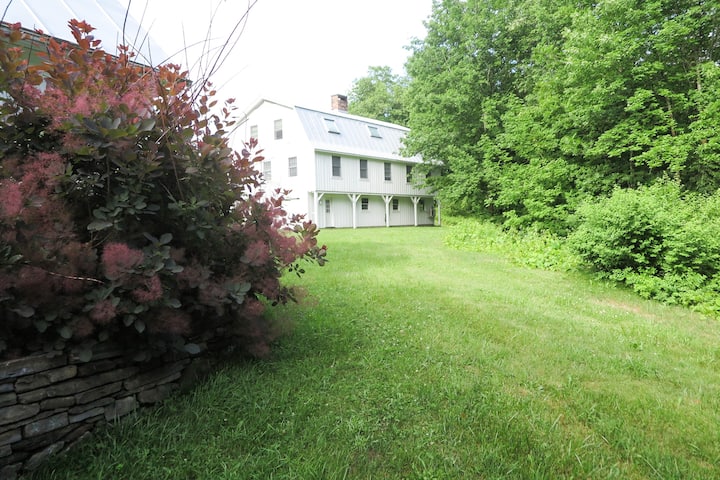 Green Mountain Retreat: The Skyland Duplex - Woodstock, VT