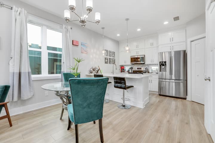 Oceanview Jax Beach Villa - ジャクソンビル, FL