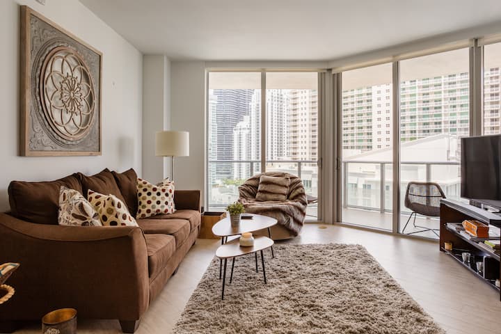 Beautiful Condo And Apt W/ Free Parking 5 Stars ! - Miami, FL