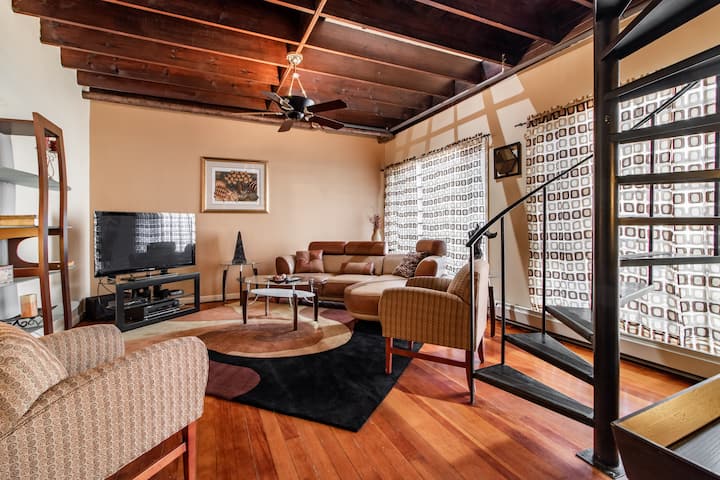 Spacious Family Getaway - Near Cleveland Clinic - Cleveland, OH