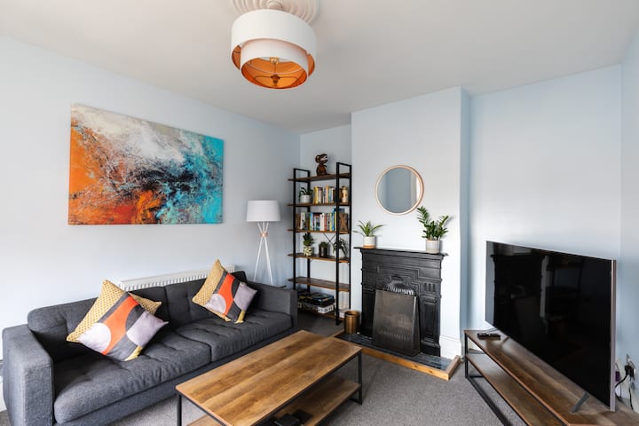 Eden Cottage - 9 Guests, Sea Views, Central Cowes - Isle of Wight