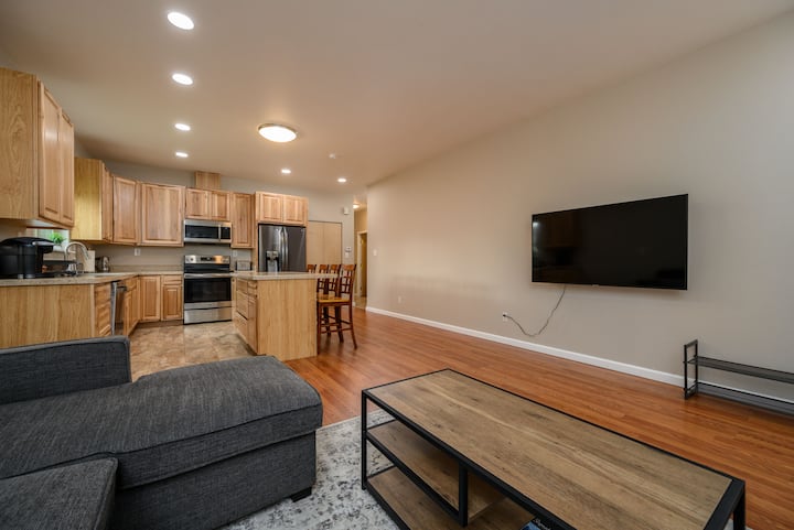Double Queen Suite (7 Minutes From Airport) - Anchorage, AK