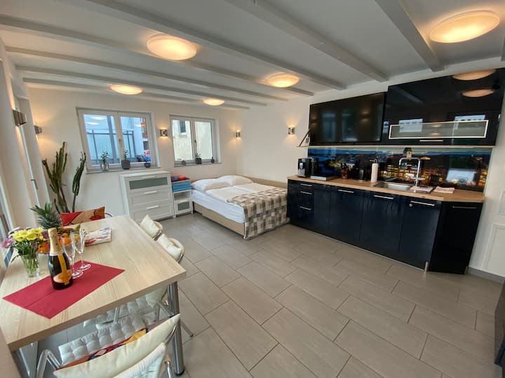 Modernes Bungalow Im Wunderschönen Garten Mit Pool - Friedrichshafen