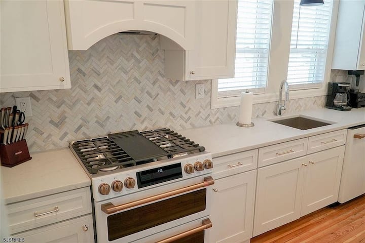 Catherine's Cottage -Remodeled Classic Beach House - Ocean City, NJ