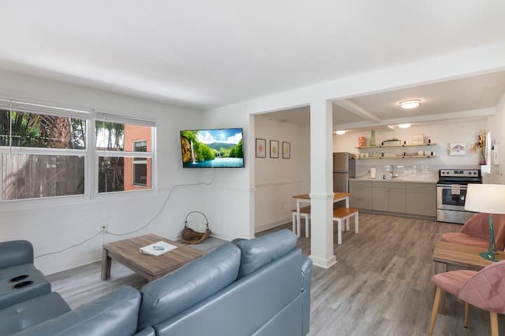 Florida Oasis Apt King Bed With Smart Tv - Lake Worth, FL