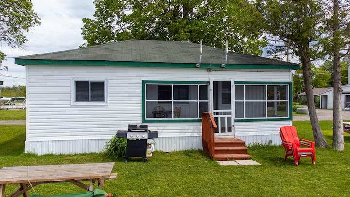 Waterfront Fish And Rest Cottage 6 - Lindsay