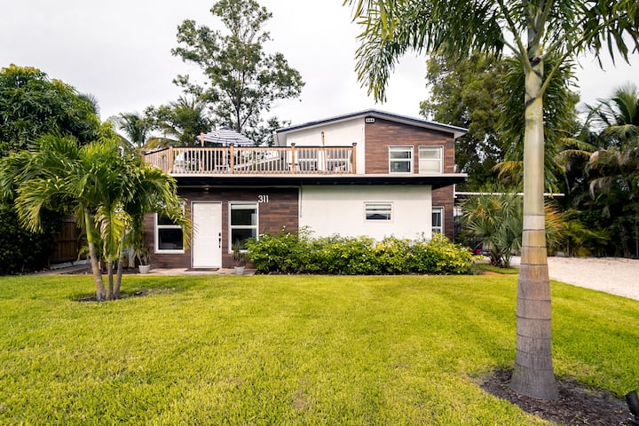 Upper Unit-new 2/1 Walk To Everything & Roof Deck! - Delray Beach, FL