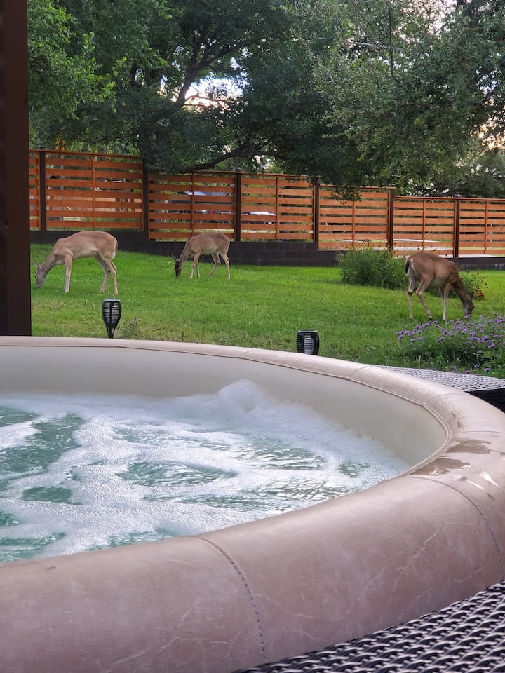 Cliff Hideaway Butterfly House-lake Access-hot Tub - Canyon Lake, TX