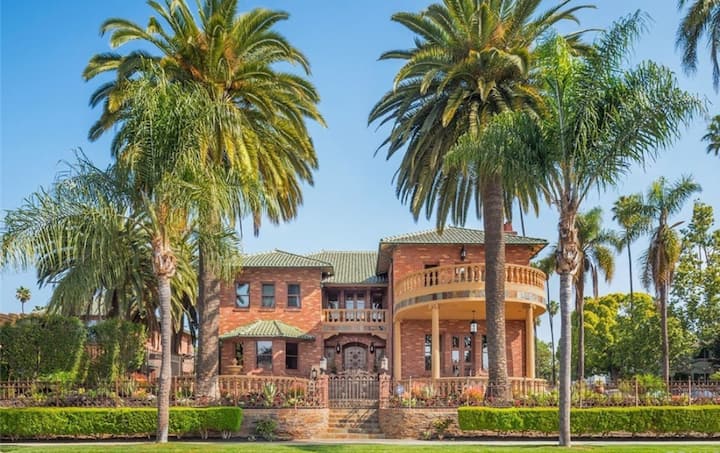 Art Deco Mansion W/pool & Hot Tub - Long Beach, CA