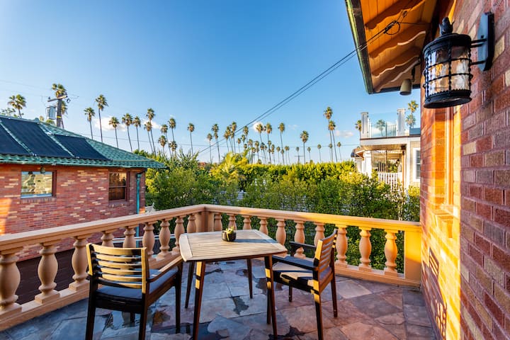 Guest Suite In Art Deco Mansion By The Beach - Long Beach, CA