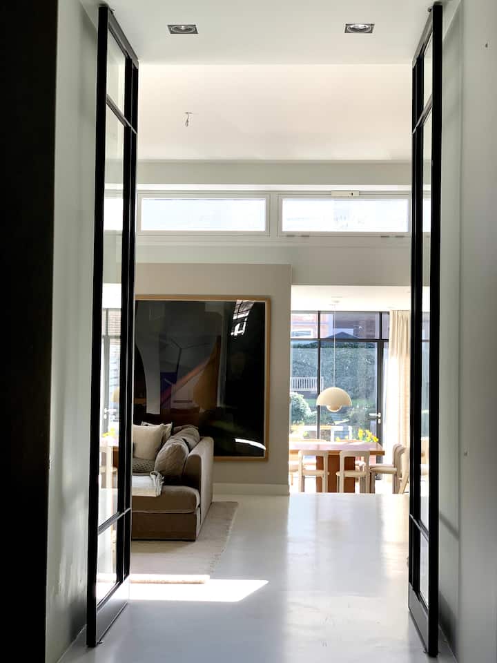 Spacious Family House, 4 Bdrm + Large Garden -