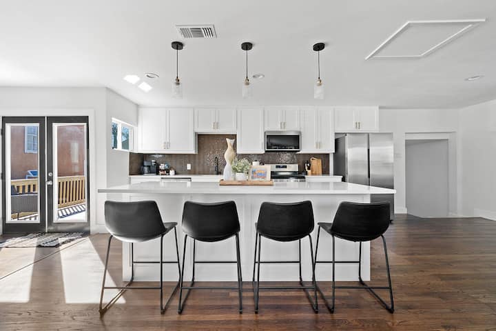 The Casa Blanca - Cozy 3bd/2ba, Mins To Downtown - Dallas, TX