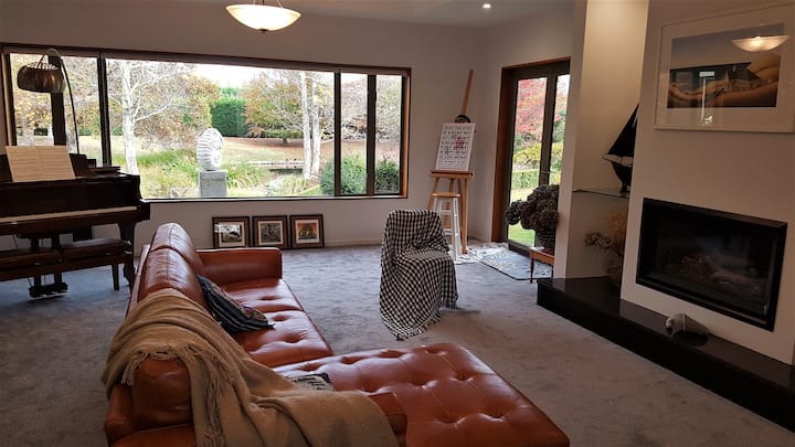 The Rose & Stream Retreat. 2 Rooms, Warm & Unique! - Pegasus