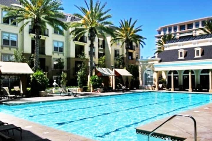 Cozy Room In Gated Community - Costa Mesa, CA