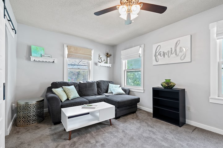 Cozy Home With Vintage Charm Near Downtown. - Rapid City, SD