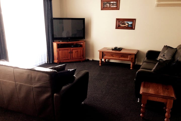 3 Bedroom Private Boat Ramp -Winbi Holiday Rentals - Echuca