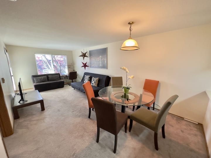 Great Lake & Seattle Skyline View Wallingford 305 - Seattle, WA