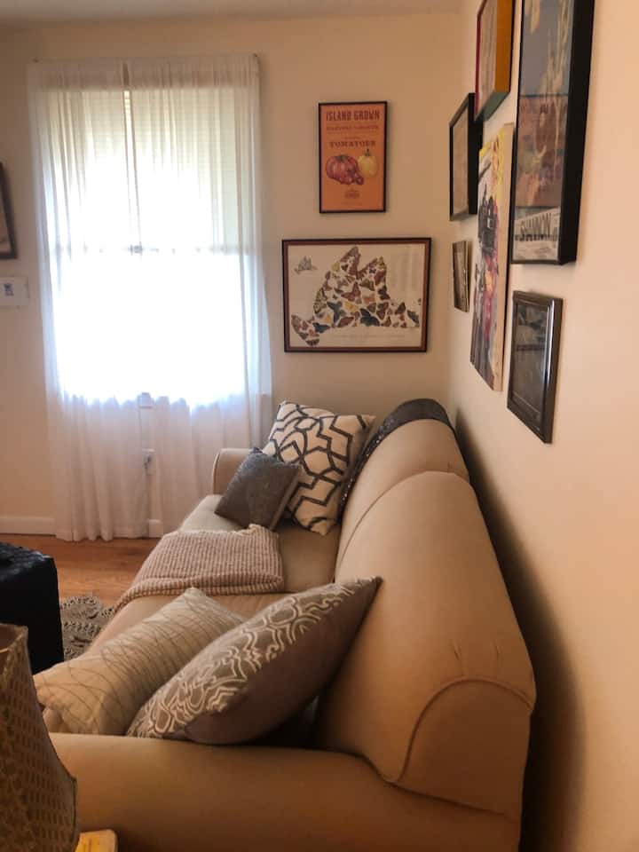 Lovely, Large, Second-floor Room In Vineyard Haven - Oak Bluffs, MA