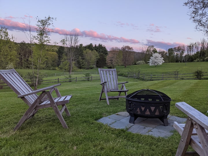 Spacious Home, Mountain Views & Private Meadow - New Paltz, NY