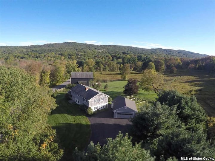 Spacious Home, Mountain Views & Private Meadow - New Paltz, NY