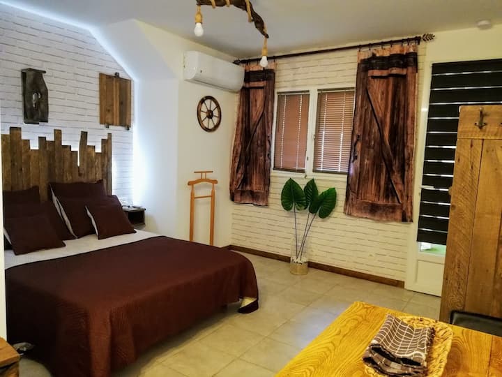 Studio 19 Cosy Avec Jacuzzi Et Jardinet Privatifs - Draguignan