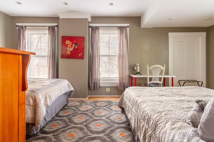 More Comfortable Than Hotels So Spread Out & Relax - Worcester, MA
