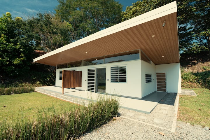 Casa Xihu, 4 Bdr In Esterillos Oeste, Sleeps 10 - Costa Rica