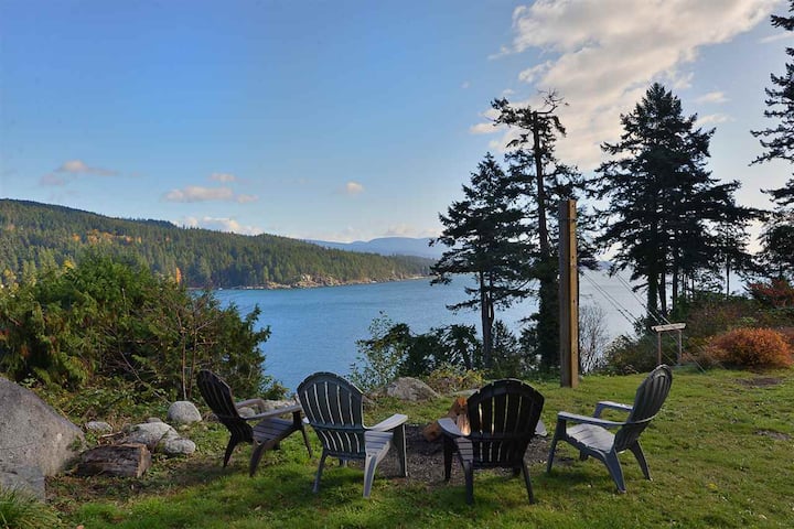 Sargeant’s Bay Beach Cottage. (90 Night Minimum) - Sechelt