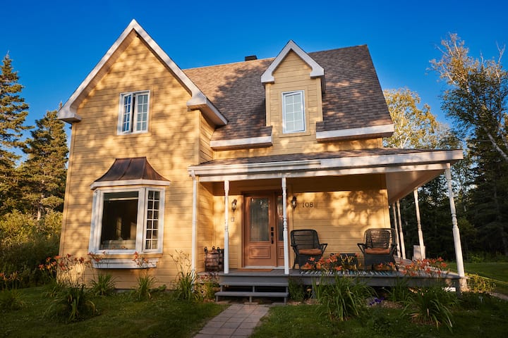 Jolie Maison Jaune, Un Petit Bijou! Citq 223112 - Charlevoix Regional County Municipality
