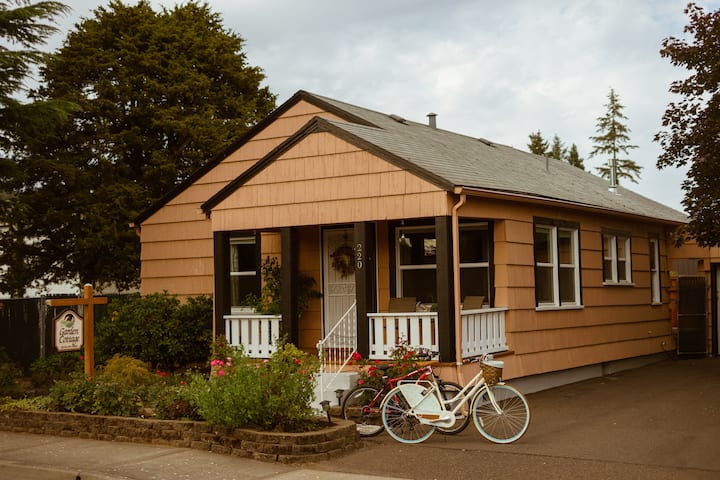 Dog Friendly Dundee Garden Cottage - McMinnville, OR