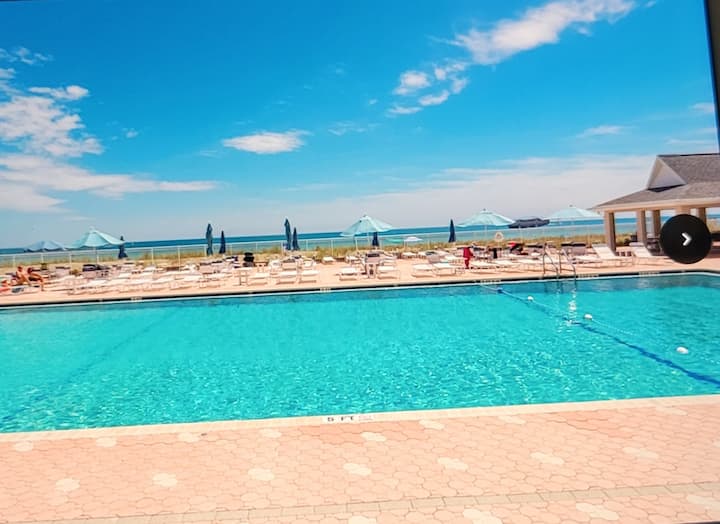 Stylish 2 Bedroom Home Steps From Private Beach - Jensen Beach, FL