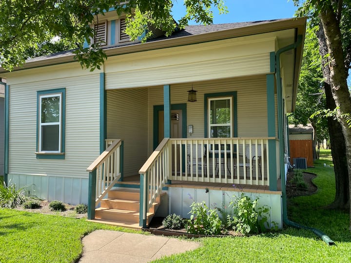 Houses Sing & Sleep - Downtown Taylor, Too - Taylor, TX