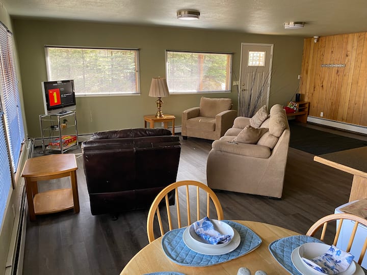 Petunia's Place - The Real Deal - Anchorage, AK