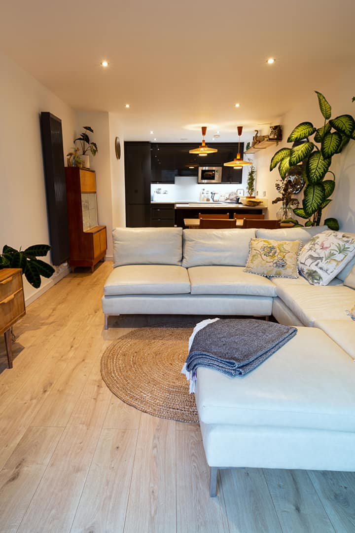 Stylish, Central 2 Bed Garden Apartment W/ Parking - Plymouth